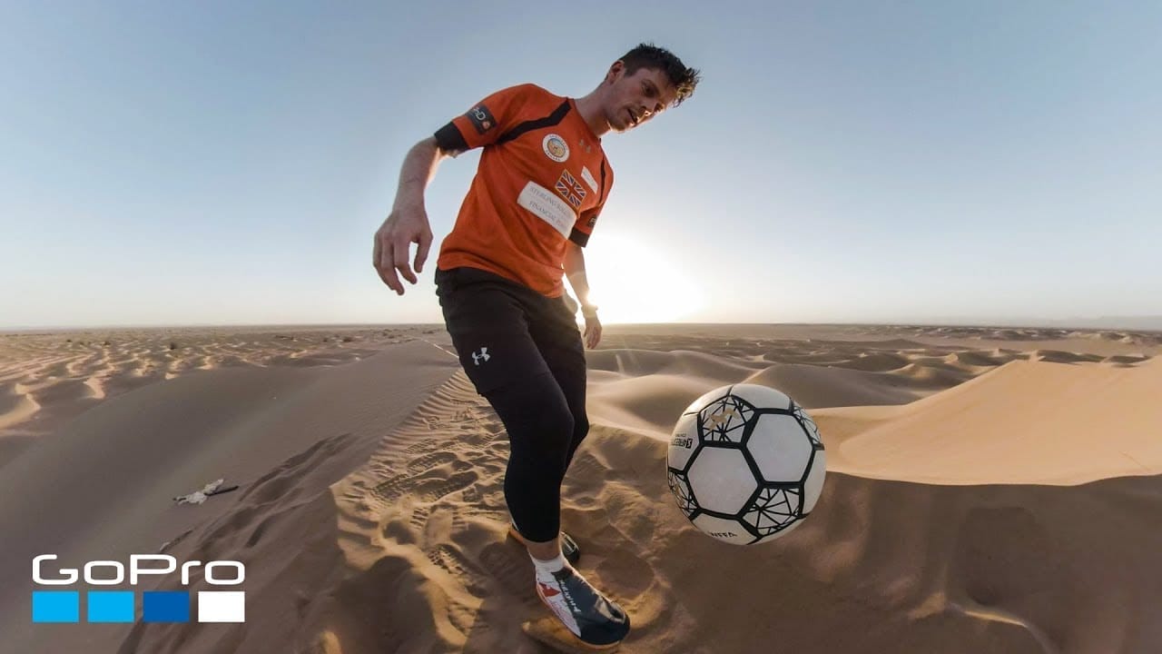 Hooghouder John Farnworth verbreekt in de hitte van de Sahara meerdere ...