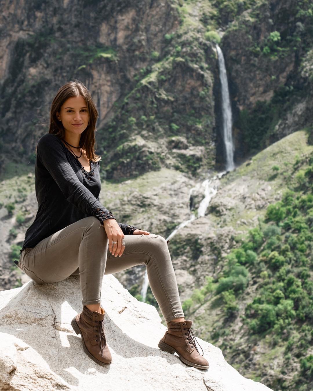 Cutey Lexie Alford is de jongste meid (21) die alle landen ter wereld ...