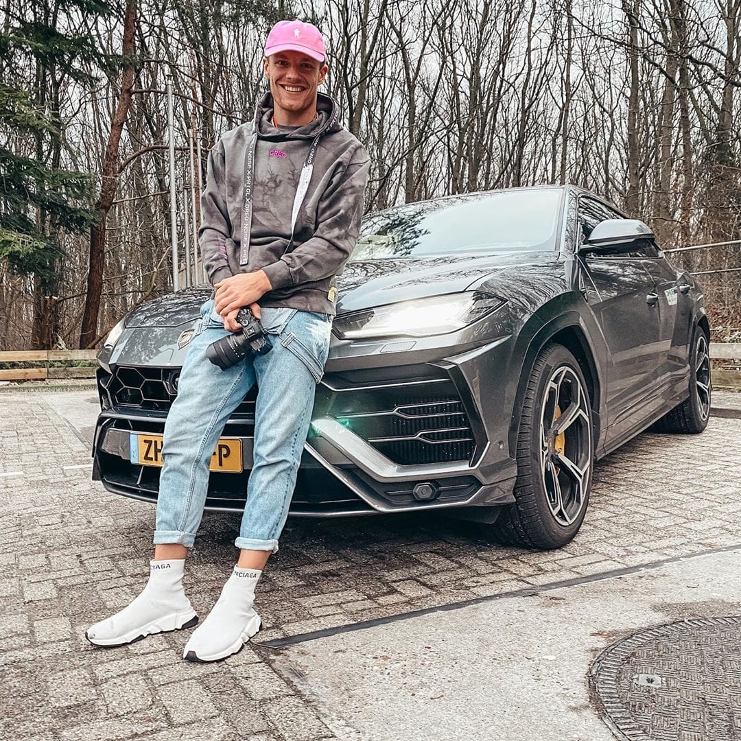 Deze auto's heeft vlogger Enzo Knol allemaal door de jaren heen gekocht