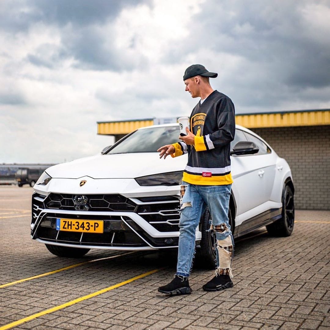 Deze auto's heeft vlogger Enzo Knol allemaal door de jaren heen gekocht