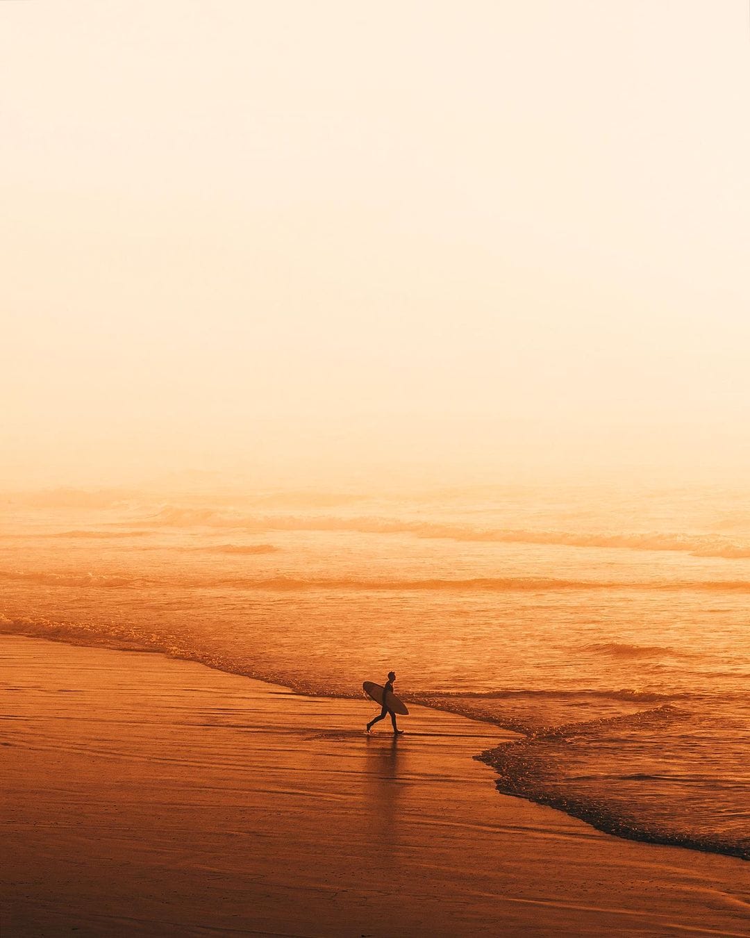 Fotograaf Jon Sanchez maakt foto's waar surfers verliefd op zijn!
