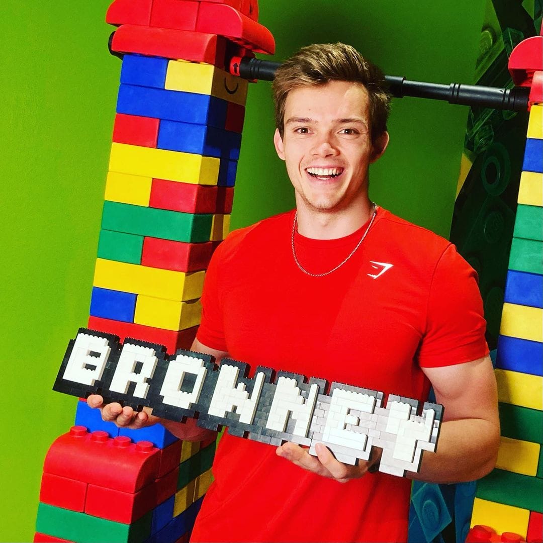 Nederlandse YouTuber Browney maakt sportschool van Lego!