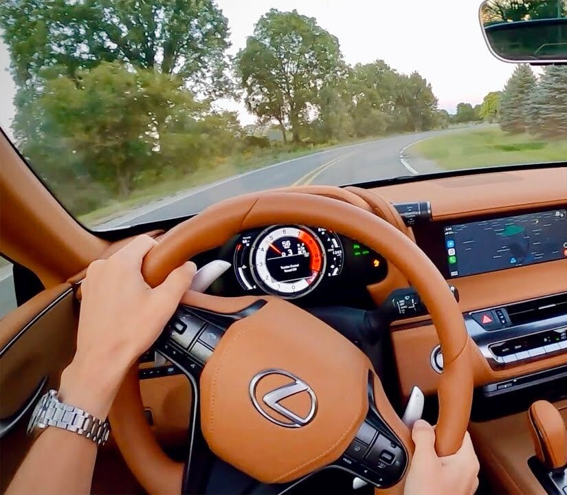 'TheTopher' scheurt in dikke wagens en geeft z'n ongezouten ...