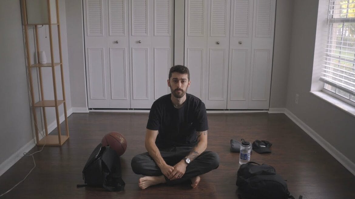 Nicholas Garofola laat je zien hoe je tevreden kan zijn met minder!